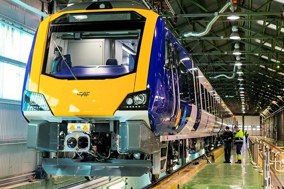 Oldham News | Main News | Northern unveils first new train - Oldham ...